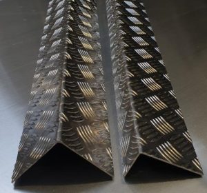 100mm x 25mm Chequer Plate Angles - External - Heavy Duty